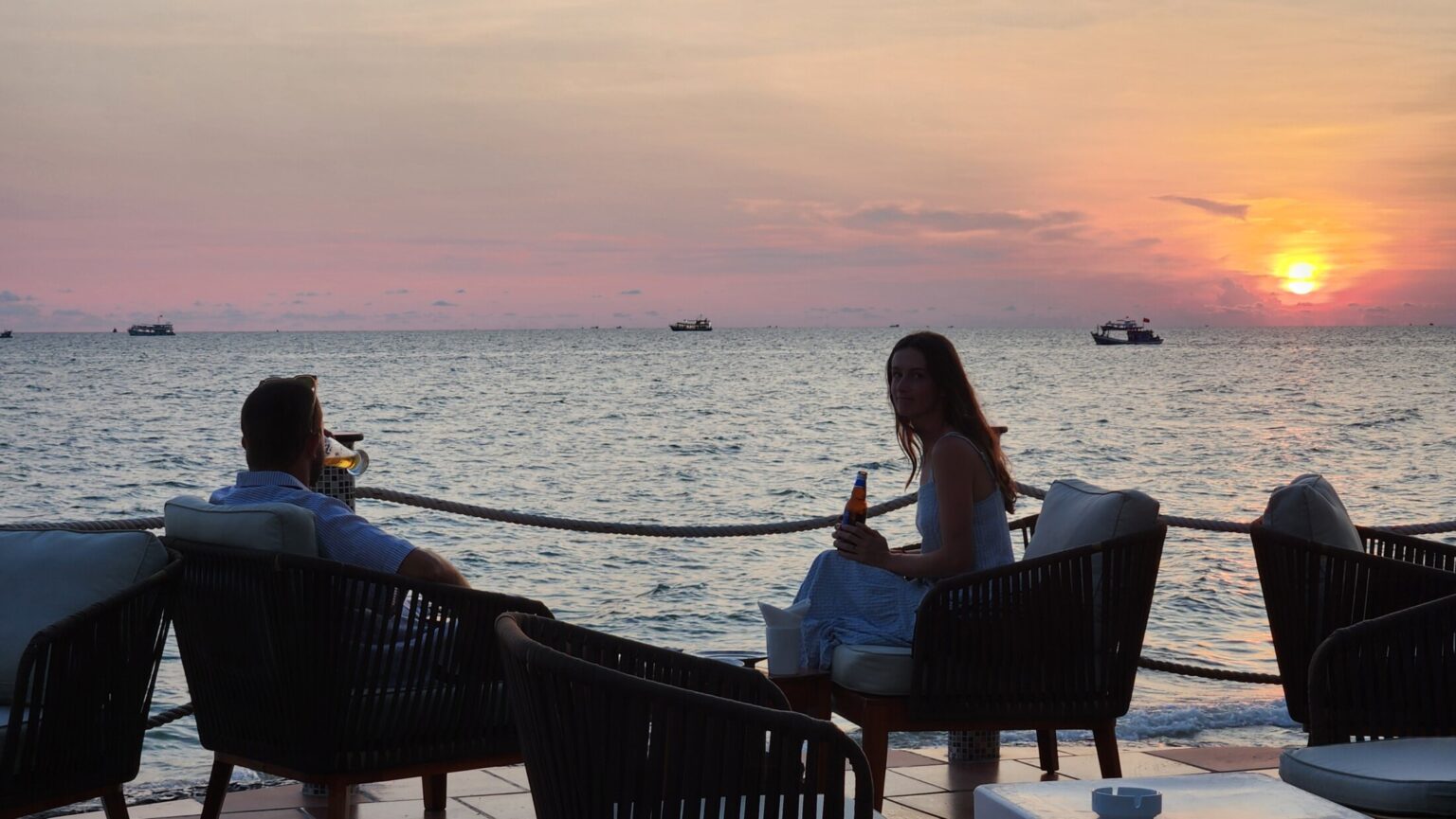 Top bar & nhà hàng ngắm hoàng hôn lãng mạn đẹp nhất